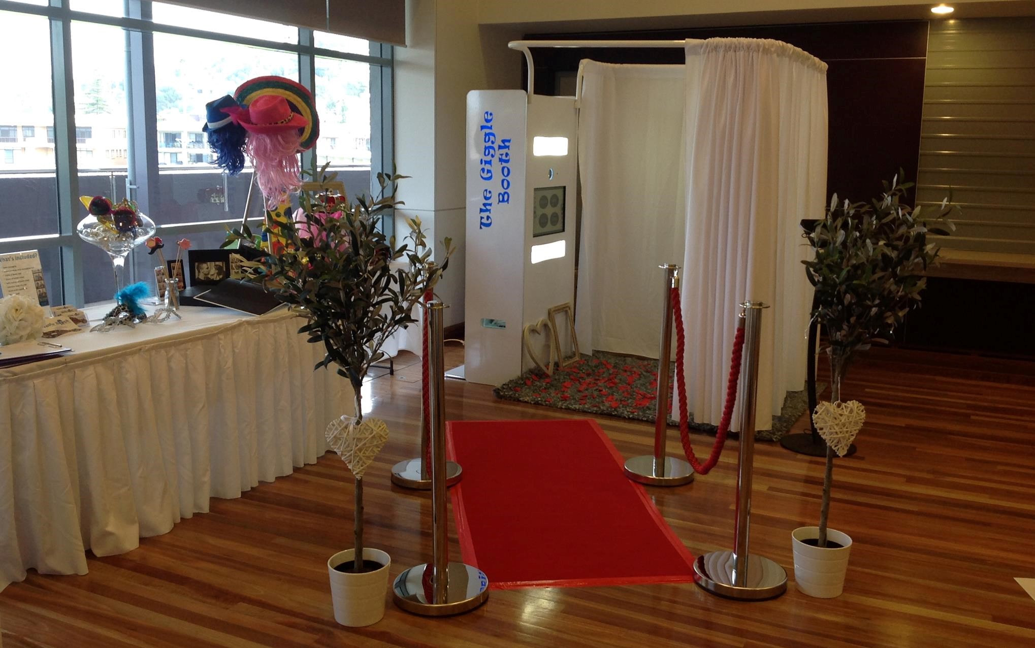 The Giggle Booth - Photo Booths